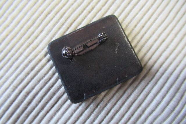 ギリシャ 童話切手ブローチ9950 | iichi 日々の暮らしを心地よくするハンドメイドやアンティークのマーケットプレイス