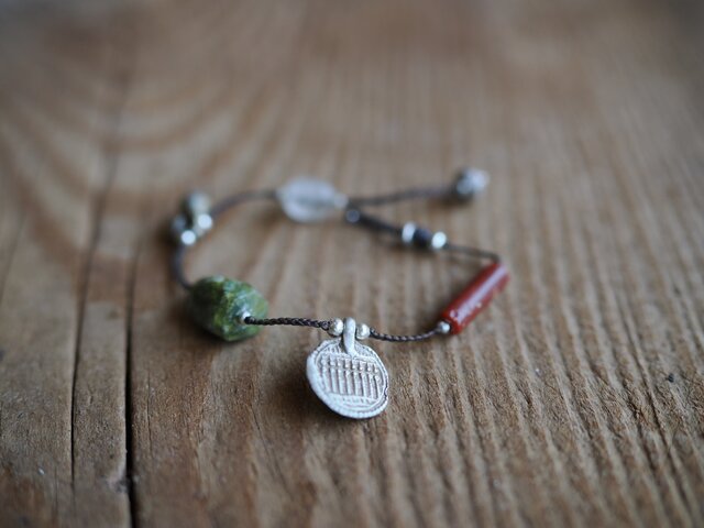 -Afgan silver・stone beads Assort- code bracelet | iichi 日々の暮らしを心地よくするハンドメイドやアンティークのマーケットプレイス