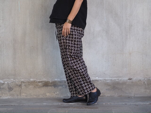 【2柄】バティック/テーパードパンツ | iichi 日々の暮らしを心地よくするハンドメイドやアンティークのマーケットプレイス