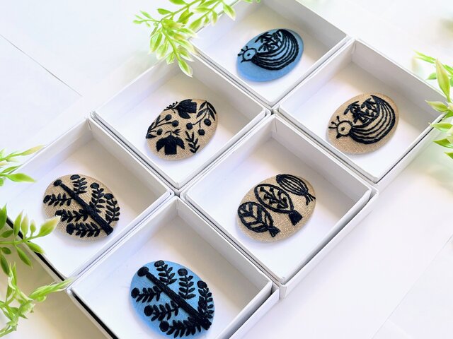 北欧風ことりと草花の刺繍ブローチ#294 | iichi 日々の暮らしを心地よくするハンドメイドやアンティークのマーケットプレイス