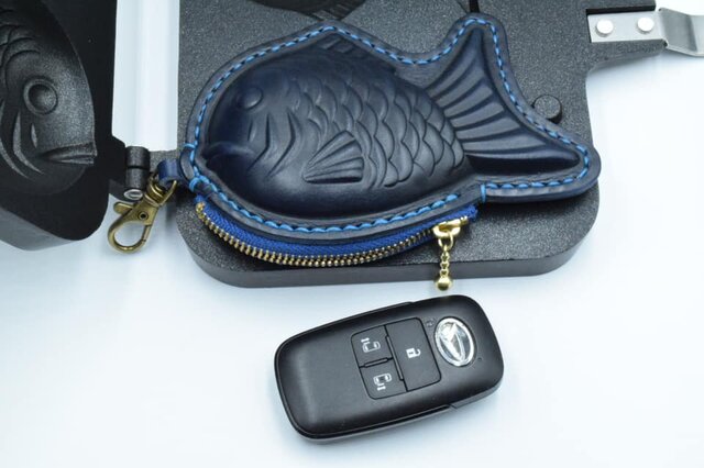 タイ焼き小銭入れ／『だるまジャッキ』油圧製法 | iichi 日々の暮らしを心地よくするハンドメイドやアンティークのマーケットプレイス