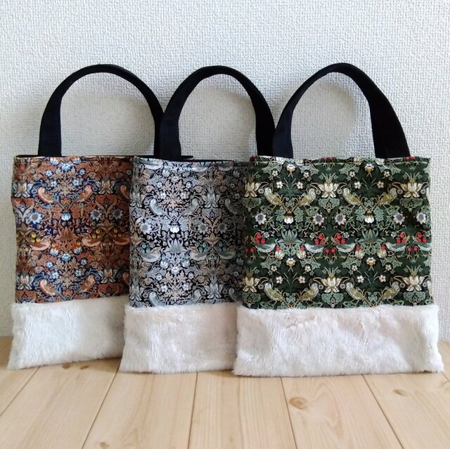 リバティ いちご泥棒 ボアのフラットミニトートバッグ ウィリアムモリス グレー系 836 | iichi 日々の暮らしを心地よくするハンドメイドやアンティークのマーケットプレイス