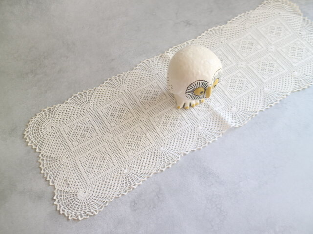 スウェーデンで見つけた手編みのドイリー C | iichi 日々の暮らしを心地よくするハンドメイドやアンティークのマーケットプレイス