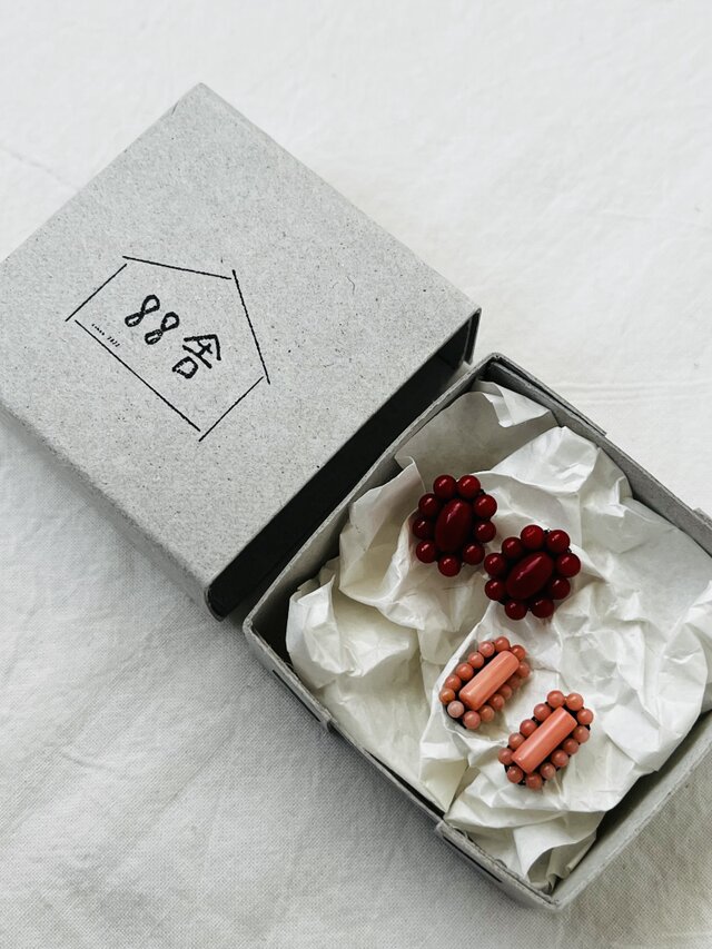 【赤珊瑚×ピンク珊瑚のセット】ピアス／イヤリング | iichi 日々の暮らしを心地よくするハンドメイドやアンティークのマーケットプレイス