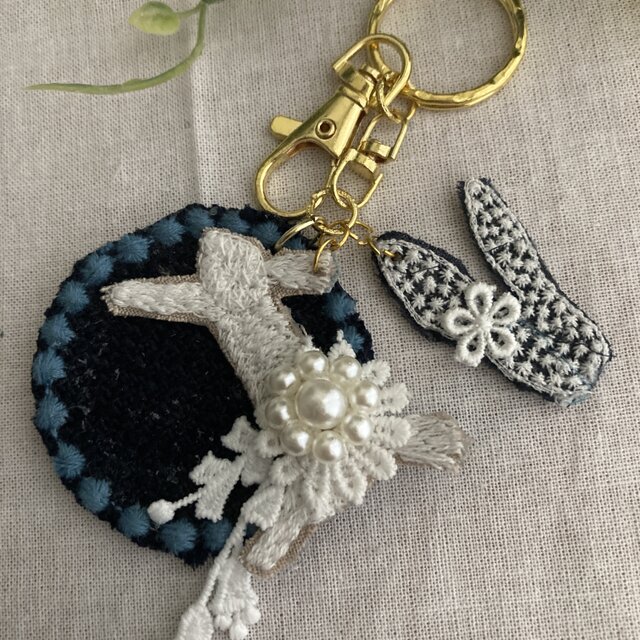 ハンドメイド＊ミナペルホネンpomppiaタンバリンランランラン花keyホルダー1点物 | iichi 日々の暮らしを心地よくするハンドメイドやアンティークのマーケットプレイス