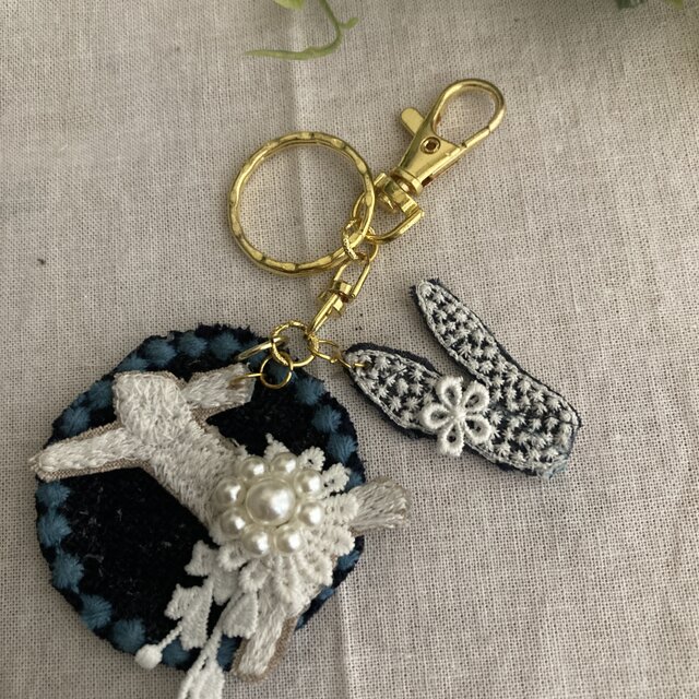ハンドメイド＊ミナペルホネンpomppiaタンバリンランランラン花keyホルダー1点物 | iichi 日々の暮らしを心地よくするハンドメイドやアンティークのマーケットプレイス