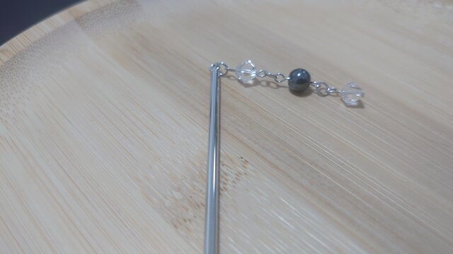 天然石☆ヘマタイト☆スワロフスキー クリスタル シルバーVer. 簪 | iichi 日々の暮らしを心地よくするハンドメイドやアンティークのマーケットプレイス