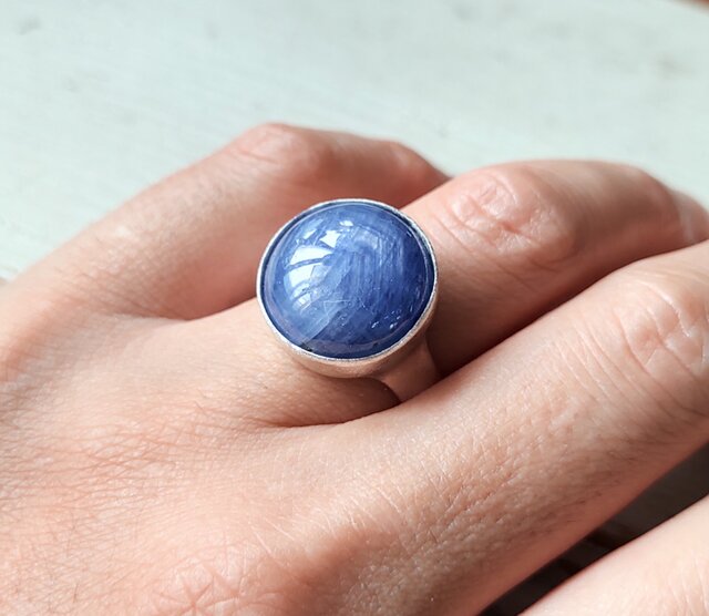 青玉の月＊star sapphire 925 ring | iichi 日々の暮らしを心地よくするハンドメイドやアンティークのマーケットプレイス