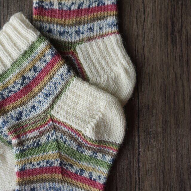 手編みの靴下 ロリポップグリーン | iichi 日々の暮らしを心地よくするハンドメイドやアンティークのマーケットプレイス