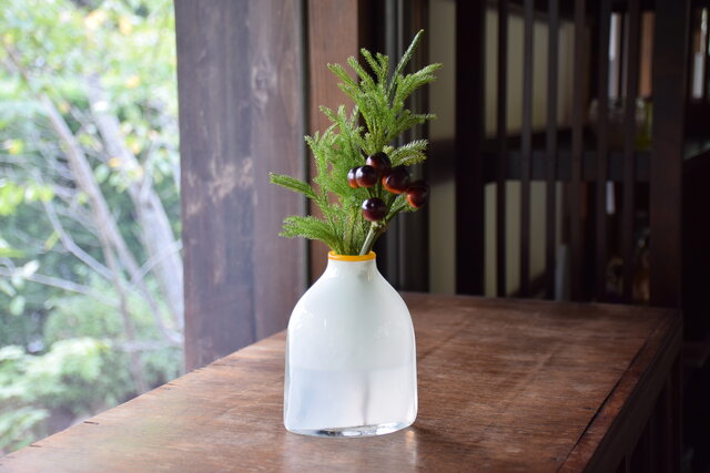 konoha花瓶すぼみくち～ほんのりブルー～ | iichi 日々の暮らしを心地よくするハンドメイドやアンティークのマーケットプレイス