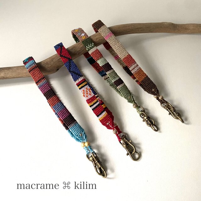 macrame ⌘ kilim マクラメ編みキリム柄デザイン スマホハンドストラップ[39cm]No.8 | iichi 日々の暮らしを心地よくするハンドメイドやアンティークのマーケットプレイス