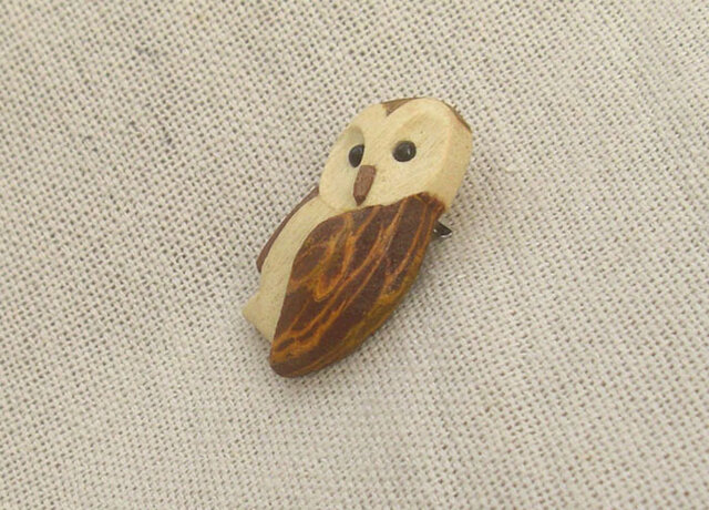 メンフクロウ ブローチ | iichi 日々の暮らしを心地よくするハンドメイドやアンティークのマーケットプレイス