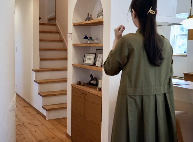 キリッと可愛い ︎スタンドカラーワンピース 長袖 カーキ No.278 | iichi 日々の暮らしを心地よくするハンドメイドやアンティークのマーケットプレイス