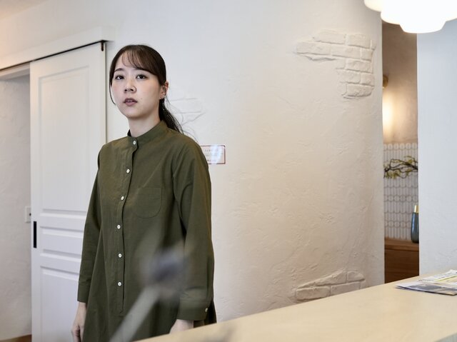 キリッと可愛い ︎スタンドカラーワンピース 長袖 カーキ No.278 | iichi 日々の暮らしを心地よくするハンドメイドやアンティークのマーケットプレイス