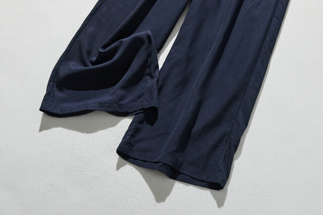 ウエストが楽な着やせワイドパンツ コットンリネン 紺色 200907-10 | iichi 日々の暮らしを心地よくするハンドメイドやアンティークのマーケットプレイス