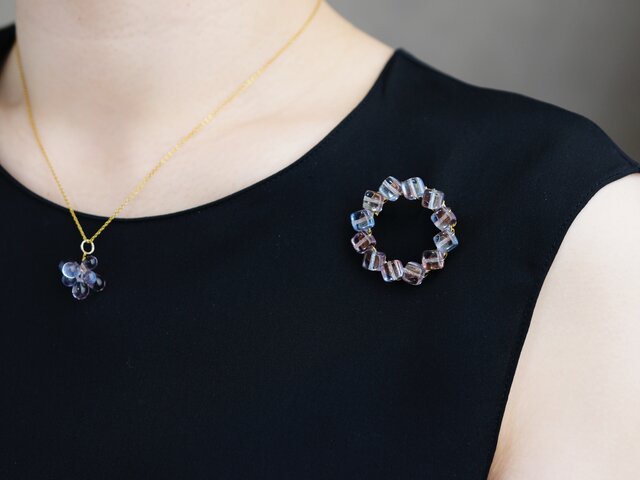 【リース・ブローチ】琥珀糖 大人のくすみカラー 紫陽花 | iichi 日々の暮らしを心地よくするハンドメイドやアンティークのマーケットプレイス