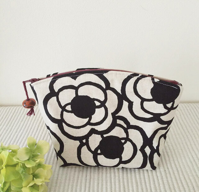 9月限定価格♡¥2310→¥1699たっぷり入る♡花柄ポーチ | iichi 日々の暮らしを心地よくするハンドメイドやアンティークのマーケットプレイス