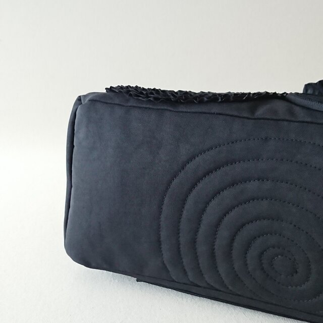 black ribbon flower standard bag | iichi 日々の暮らしを心地よくするハンドメイドやアンティークのマーケットプレイス