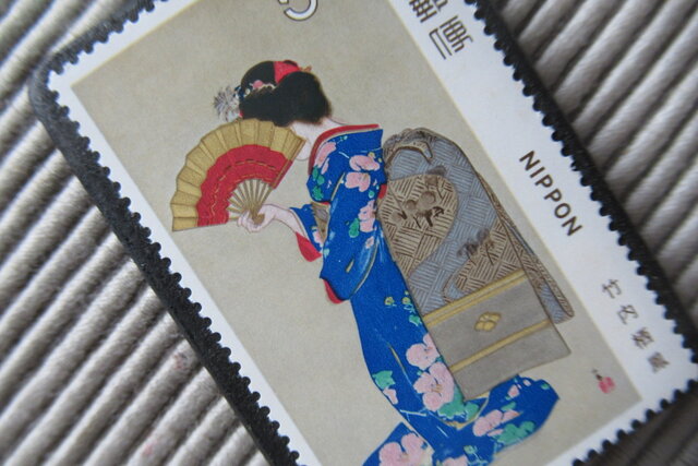日本 美術切手ブローチ 10085 | iichi 日々の暮らしを心地よくするハンドメイドやアンティークのマーケットプレイス