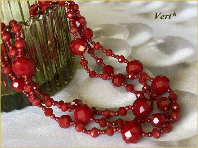 《受注品》コーラルレッドロンデルカットグラスグリフィンロングネックレス（G） | iichi 日々の暮らしを心地よくするハンドメイドやアンティークのマーケットプレイス