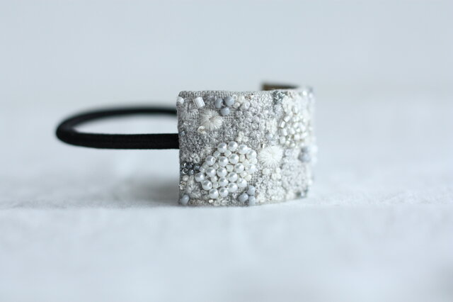 gray square ヘアゴム | iichi 日々の暮らしを心地よくするハンドメイドやアンティークのマーケットプレイス