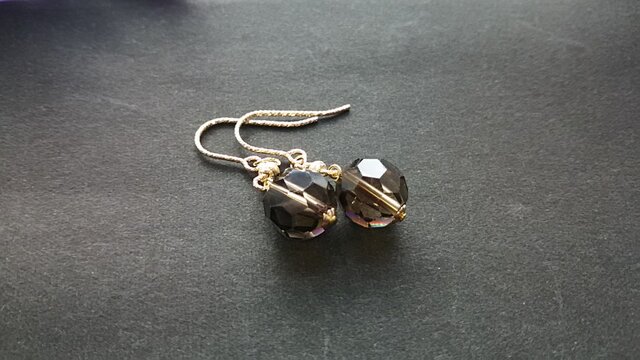 【再販】スモーキークォーツAAA＊バッキーボール14Kgfピアス★ | iichi 日々の暮らしを心地よくするハンドメイドやアンティークのマーケットプレイス