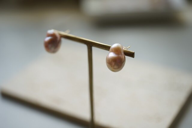 【drop】K10 バロックパールピアス（pink gold） | iichi 日々の暮らしを心地よくするハンドメイドやアンティークのマーケットプレイス