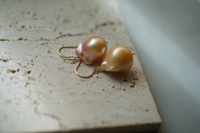 【drop】K10 オイスターパールフックピアス（orange） | iichi 日々の暮らしを心地よくするハンドメイドやアンティークのマーケットプレイス