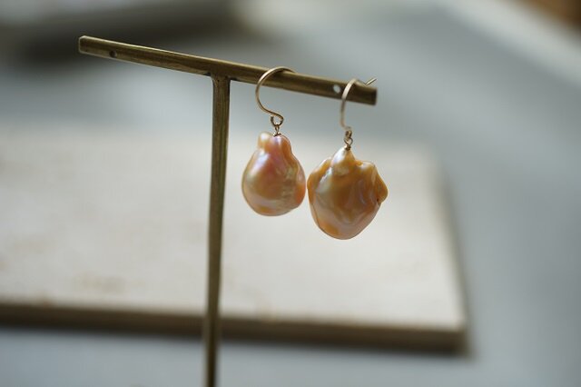 【drop】K10 オイスターパールフックピアス（orange） | iichi 日々の暮らしを心地よくするハンドメイドやアンティークのマーケットプレイス