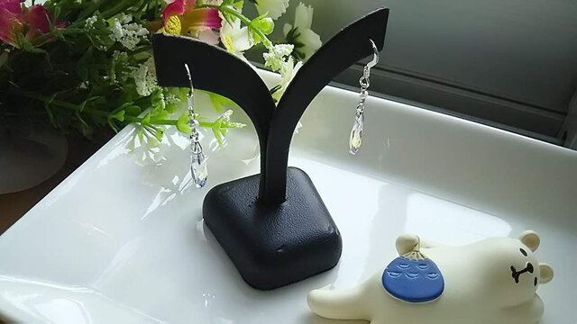 スワロ＊オーロラスティック＊淡水ピアス(SF)★ | iichi 日々の暮らしを心地よくするハンドメイドやアンティークのマーケットプレイス