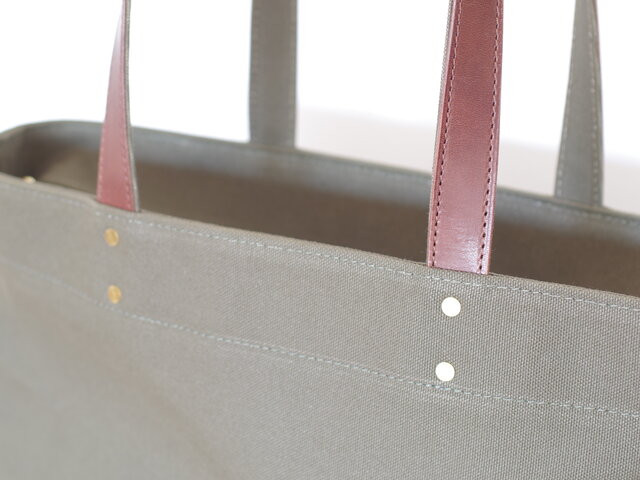 ジップトップ レザーハンドル帆布 トートバッグ A4横長 オリーブ | iichi 日々の暮らしを心地よくするハンドメイドやアンティークのマーケットプレイス