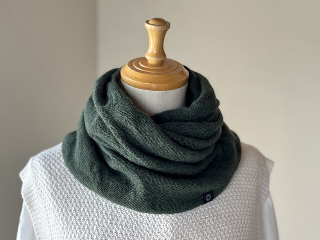 温度を纏う。純カシミヤねじりスヌード [Basici Design]オリーブ | iichi 日々の暮らしを心地よくするハンドメイドやアンティークのマーケットプレイス