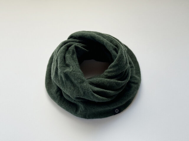 温度を纏う。純カシミヤねじりスヌード [Basici Design]オリーブ | iichi 日々の暮らしを心地よくするハンドメイドやアンティークのマーケットプレイス