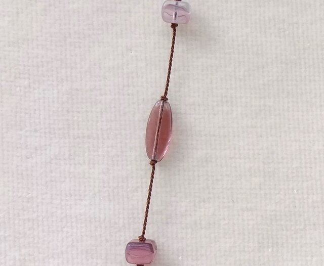 ＊チェコビーズ＆シルクコード＊ロングネックレス＊ライトアメジスト＊80cm～＊ | iichi 日々の暮らしを心地よくするハンドメイドやアンティークのマーケットプレイス