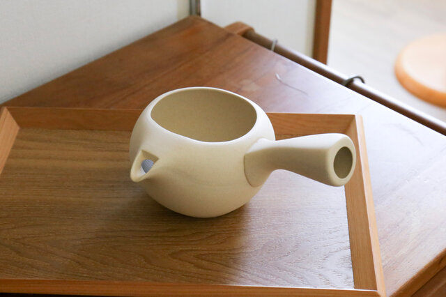 【手軽に使えて便利】「初めて急須をお迎えする方にもおすすめ」 愛知県常滑産・蓋なし急須・生成・360cc | iichi 日々の暮らしを心地よくするハンドメイドやアンティークのマーケットプレイス