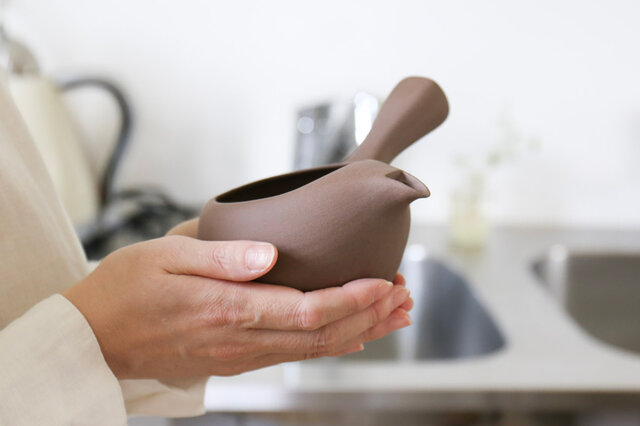 【手軽に使えて便利】「初めて急須をお迎えする方にもおすすめ」 愛知県常滑産・蓋なし急須・茶・360cc | iichi 日々の暮らしを心地よくするハンドメイドやアンティークのマーケットプレイス