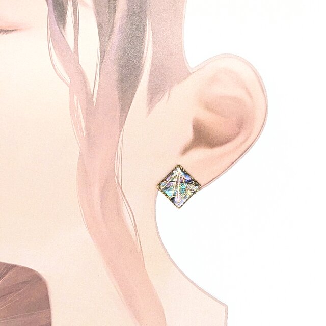 ライトブルー螺鈿とゴールドラインのスクエアピアスイヤリング2006 | iichi 日々の暮らしを心地よくするハンドメイドやアンティークのマーケットプレイス