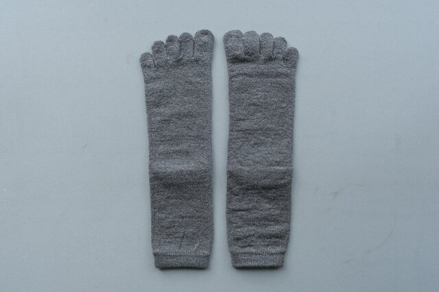 リネンキュプラ五本指ソックス｜ダークグレー｜22-24cm | iichi 日々の暮らしを心地よくするハンドメイドやアンティークのマーケットプレイス