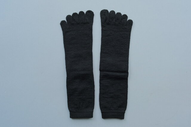 リネンキュプラ五本指ソックス｜ブラック｜22-24cm | iichi 日々の暮らしを心地よくするハンドメイドやアンティークのマーケットプレイス