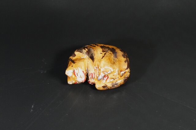 Makie Nemurineko-Shiro 蒔絵 眠り猫 004 | iichi 日々の暮らしを心地よくするハンドメイドやアンティークのマーケットプレイス