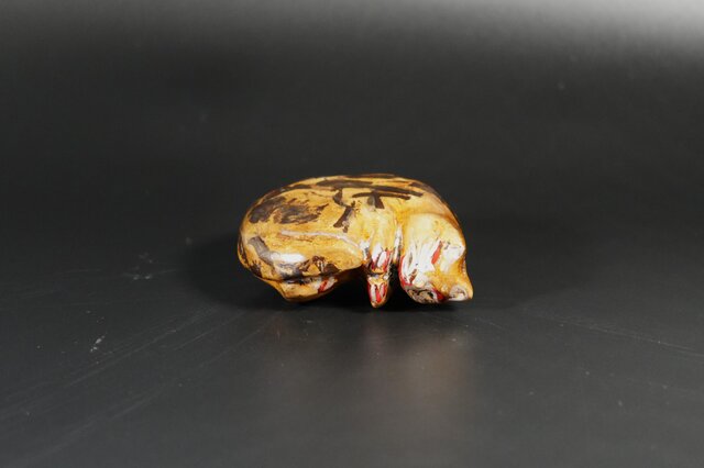 Makie Nemurineko-Shiro 蒔絵 眠り猫 004 | iichi 日々の暮らしを心地よくするハンドメイドやアンティークのマーケットプレイス