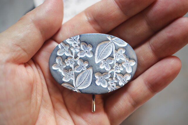 陶土の草花ポニーフック : : : 1325 | iichi 日々の暮らしを心地よくするハンドメイドやアンティークのマーケットプレイス