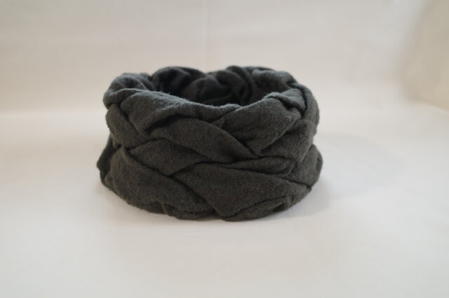 woolのスヌード・カーキ | iichi 日々の暮らしを心地よくするハンドメイドやアンティークのマーケットプレイス