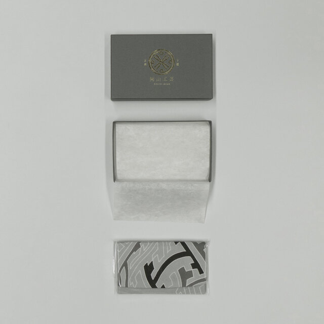 京友禅 カードケース（名刺ケース）『ONE TONE』 格子 グレー基調・モノトーン | iichi 日々の暮らしを心地よくするハンドメイドやアンティークのマーケットプレイス