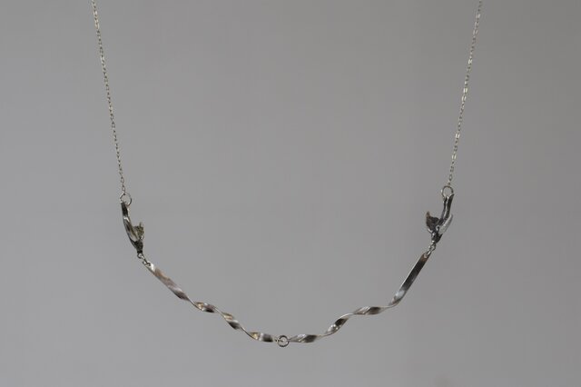 Twin Bird Necklace | iichi 日々の暮らしを心地よくするハンドメイドやアンティークのマーケットプレイス