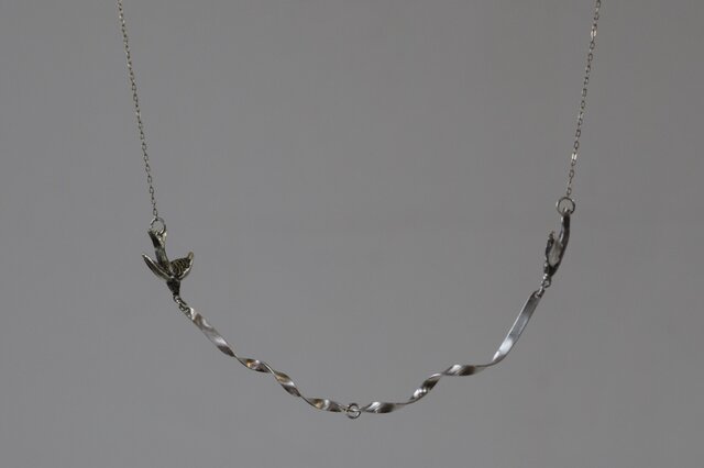 Twin Bird Necklace | iichi 日々の暮らしを心地よくするハンドメイドやアンティークのマーケットプレイス