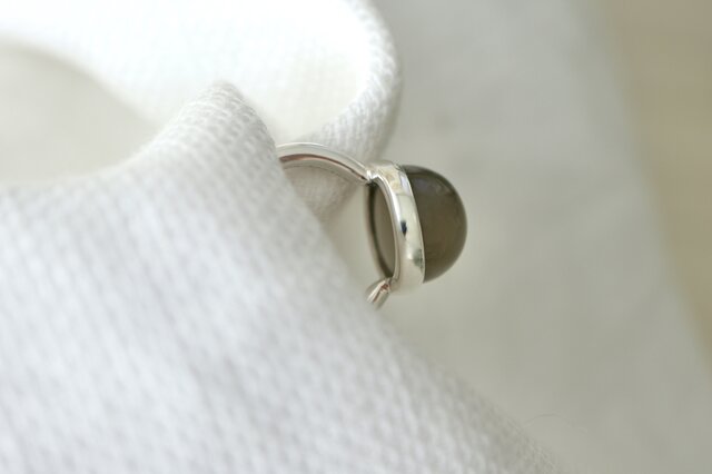 [月兎のgrey moonstone]ring | iichi 日々の暮らしを心地よくするハンドメイドやアンティークのマーケットプレイス