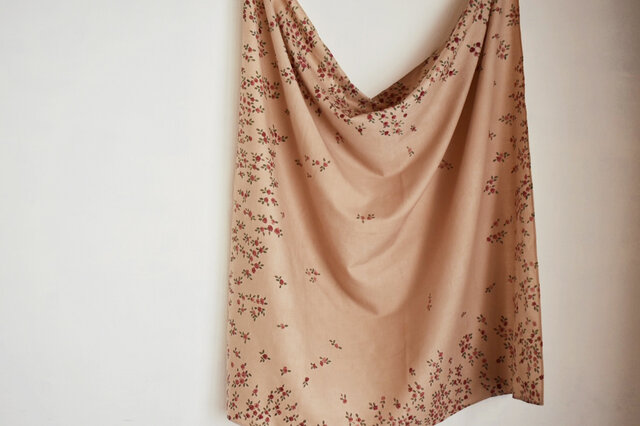 手描き染め コットンウールスカーフ rose garden pink | iichi 日々の暮らしを心地よくするハンドメイドやアンティークのマーケットプレイス