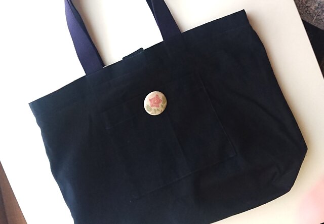 「リバーシブルトート」リバティプリント （ローン ブラザー・Daisy） | iichi 日々の暮らしを心地よくするハンドメイドやアンティークのマーケットプレイス