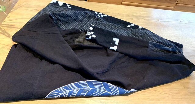 古布大きな紋のワンピース | iichi 日々の暮らしを心地よくするハンドメイドやアンティークのマーケットプレイス